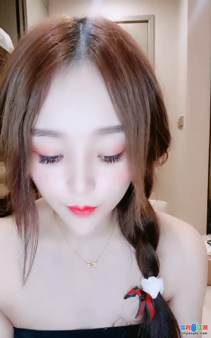 极品白虎女主播凌菲儿道具紫薇【5V 2.09G 】 – 老司机